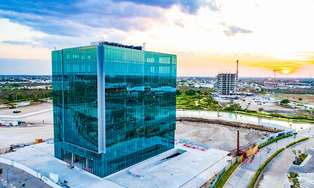 Oficinas en Vía Montejo, mod. Torre Uno - Mudarse a Mérida